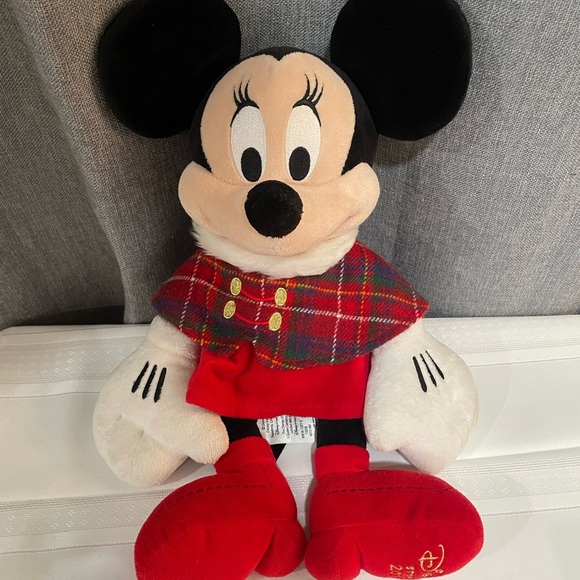 Disney | Toys | Minnie Mouse From London Disney Store | Poshmark